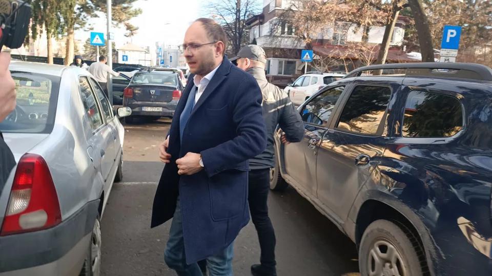Primarul Cosmin Andrei denuntat la DNA de sotul angajatei